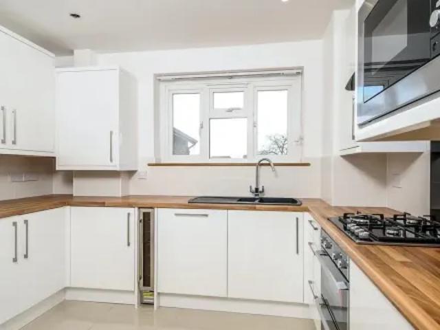 Beaufort Square, London, NW9 5XF, United Kingdom | 3 bed apartment for rent #122401349 | Rentberry