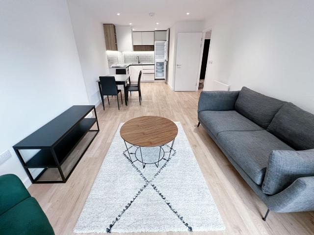 Beaufort Square, London NW9, 2 bed flat to rent, £2,550 pcm | PrimeLocation
