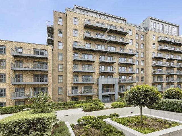 Beaufort Square London NW9 2 bed flat to rent £2,250 pcm £519 pw