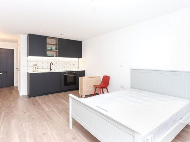 Beaufort Square, London NW9, Studio to rent, £1,400 pcm | PrimeLocation