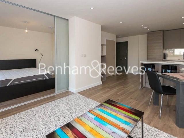 Beaufort Square, London NW9, Studio to rent, £1,700 pcm | PrimeLocation