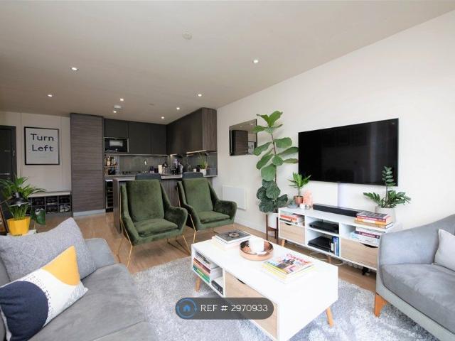 Beaufort Square, London NW9, Studio to rent, £1,950 pcm | PrimeLocation