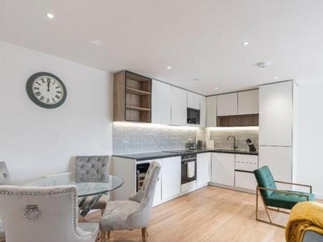 Beaufort Square, London, 2 Bedroom Apartment