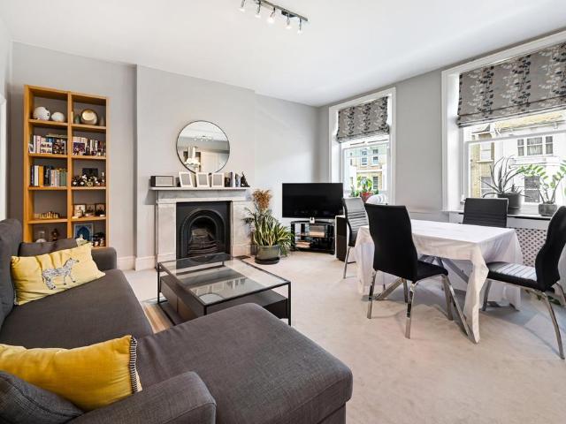 Beaufort Street, London 1 bed flat to rent £2,799 pcm £646 pw