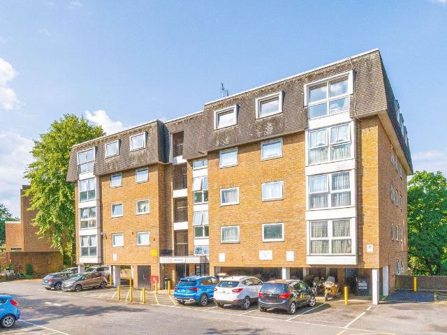 Beaulah Hill, Upper Norwood, London SE19, 2 bed flat to rent, £1,850 pcm | PrimeLocation