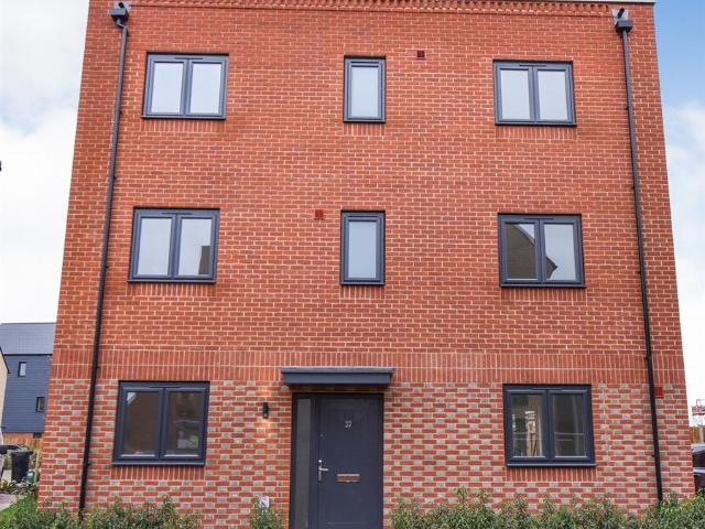 Beaulieu, Chelmsford CM1, 3 bed detached house to rent, £2,450 pcm | PrimeLocation