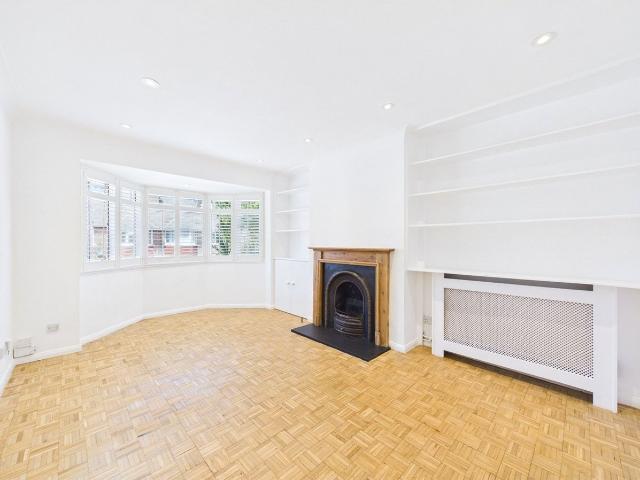 Beaulieu Close, East Twickenham TW1, 3 bed maisonette to rent, £2,850 pcm | PrimeLocation