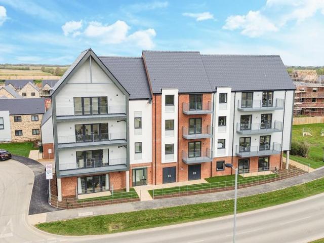 Beaulieu Park CM1 1 bed apartment to rent £1,395 pcm £322 pw