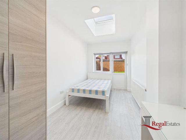 Beaumont Avenue, Wembley HA0, Room to rent, £850 pcm | PrimeLocation