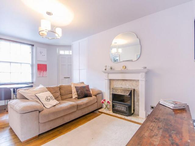 Beaumont Buildings, Martlett Court. 2 bed flat to rent £3,250 pcm £750 pw