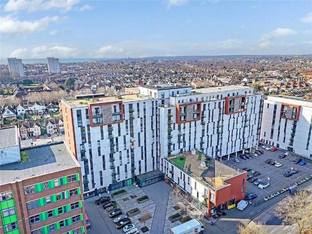 Beaumont Court, 61 71 Victoria. 2 bed apartment to rent £1,450 pcm £335 pw