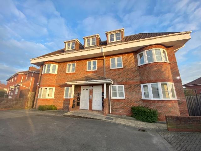 Beaumont Court, Bristol BS7, 2 bed flat to rent, £1,500 pcm | PrimeLocation