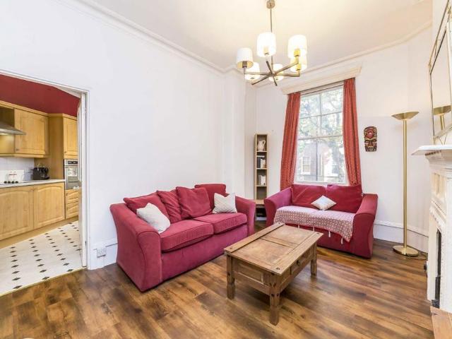 Beaumont Crescent, London W14 3 bed flat to rent £3,650 pcm £842 pw