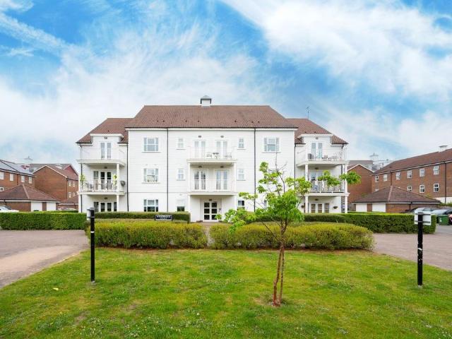 Beaumont Drive, Worcester Park, KT4 2 bed flat to rent £1,800 pcm £415 pw