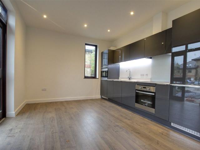 Beaumont House, Hanworth Lane, Chertsey KT16, 1 bed flat to rent, £1,250 pcm | PrimeLocation