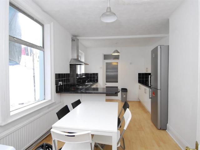 Beaumont Road, Plymouth PL4 4 bed house to rent £2,253 pcm £520 pw