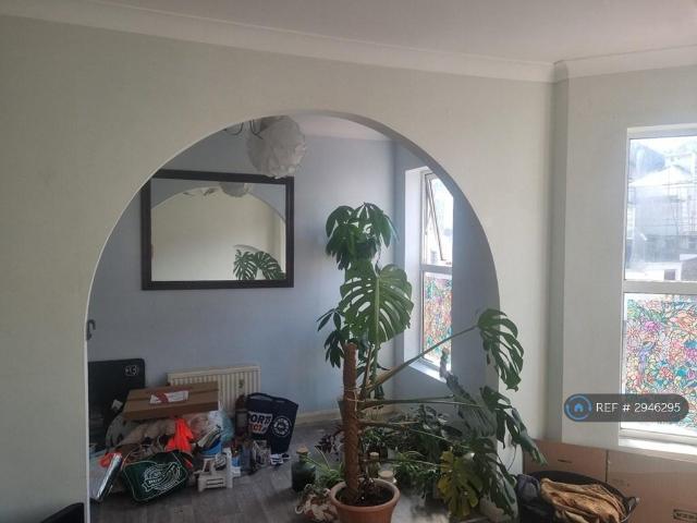 Beaumont Road, Plymouth, PL4 2 bed maisonette to rent £1,000 pcm £231 pw