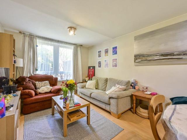 Beaumont Road, Southfields, London SW19, 2 bed flat to rent, £2,150 pcm | PrimeLocation