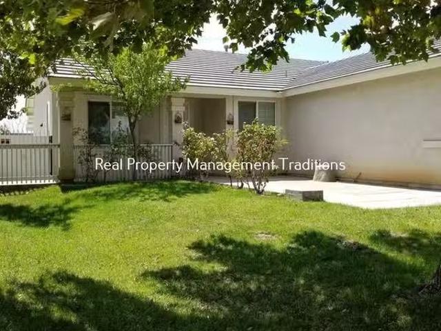 Beautiful 3 + 2, East Lancaster Section 8 OK 1652 Baring St.