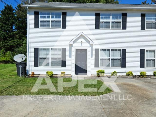 Beautiful 3 Bd 1.5 Ba Townhouse in WEST Knoxville!