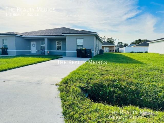 BEAUTIFUL 3 Bd/ 2 Ba DUPLEX!