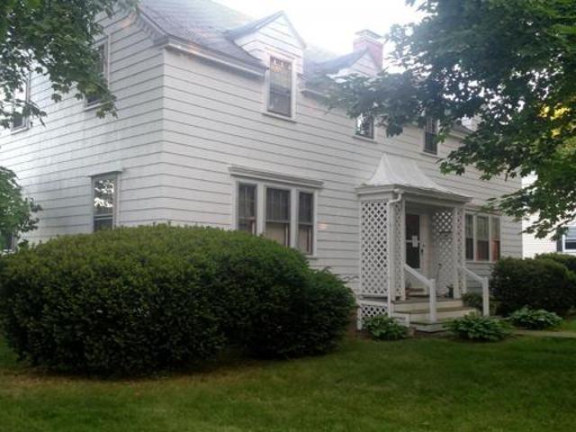 BEAUTIFUL 3 BDRM DUPLEX, GREAT LOCATION, GARAGE, FIREPLACE & STORAGE
