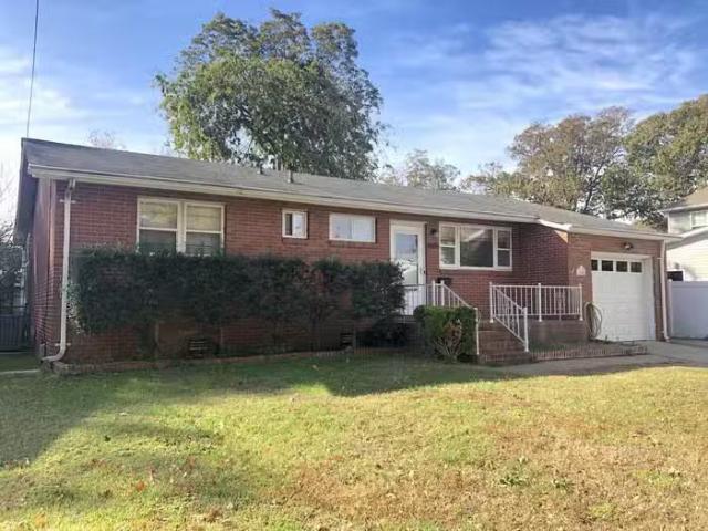 BEAUTIFUL 3 BED/1.5 BATH BRICK RANCH IN BAYVIEW! CLOSE TO BEAC.