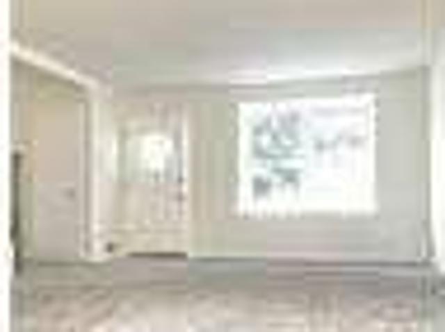 Beautiful 3 Bed 1 Bath Townhouse in Mayfair!