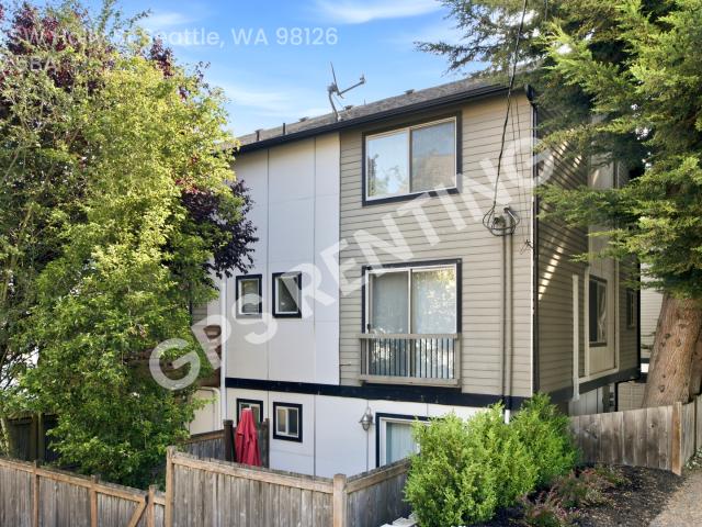 Beautiful 3 Bed, 2.5 Bath Home!