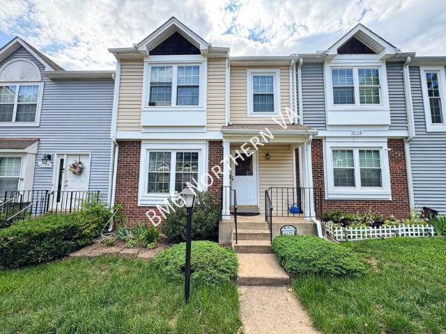 Beautiful 3 Bed 2.5 Bath Interior Townhome In Charming Barros Circle