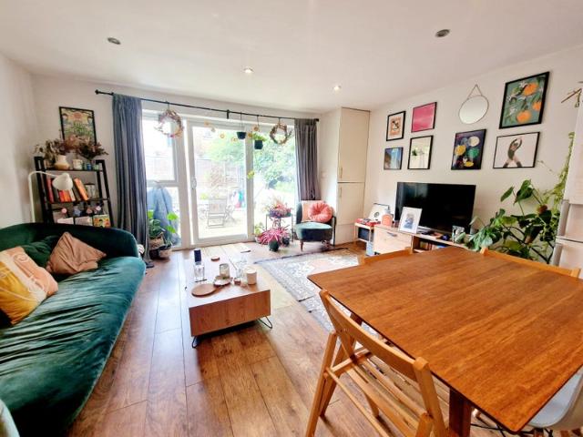Beautiful 3 bedroom available in hackney!