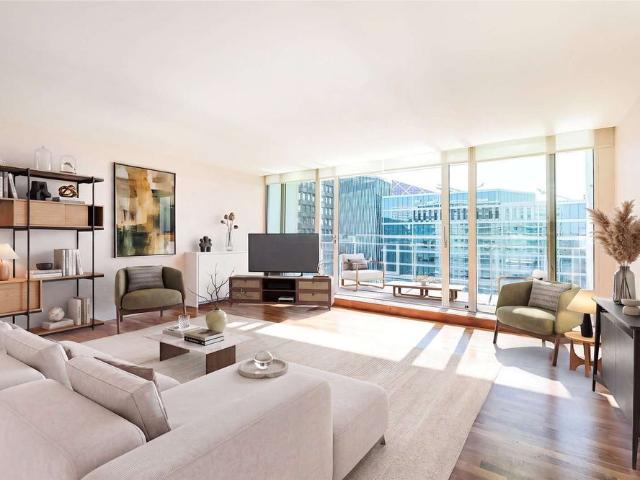 Beautiful 3 bedroom apartment, with large west facing balcony, 2 reception rooms, 2.5 bathrooms, parking and 24/7 concierge