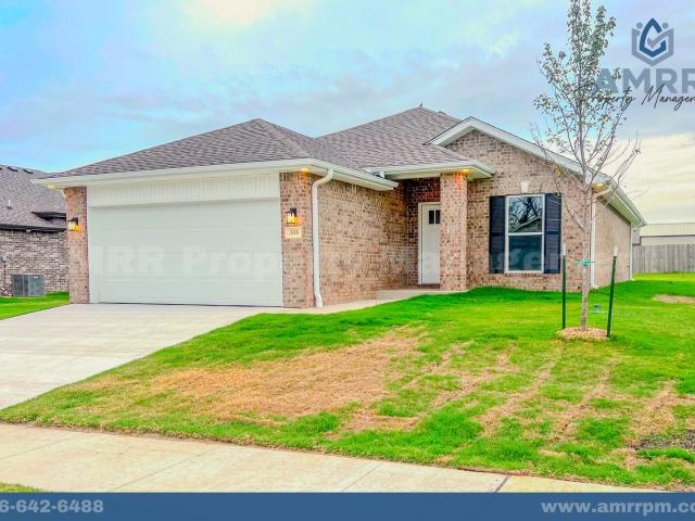 Beautiful 3 Bedroom Home In Webb City!
