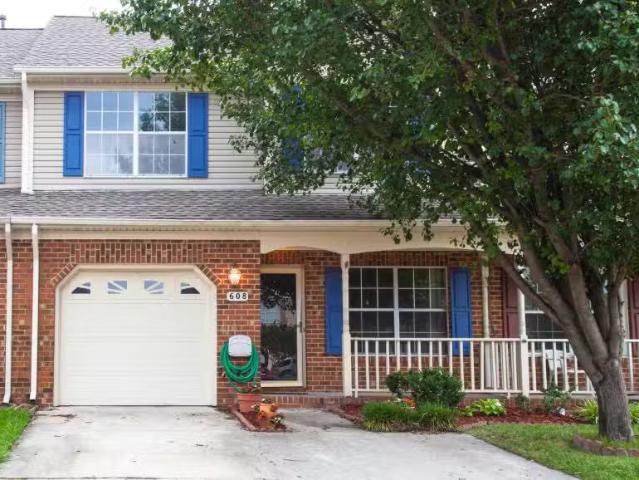 Beautiful 3 bedroom 2.5 bath 1804sf townhouse 608 Windmill Pt