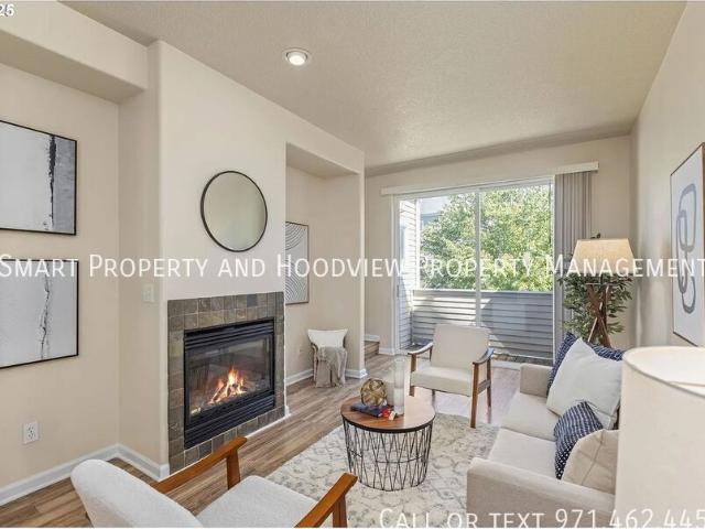 Beautiful 3 bedroom, 2.5 bathroom available NOW!