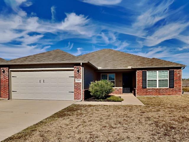 Beautiful 3 Bedroom 2 Bath Home With Storm Shelter in Mustang Schools