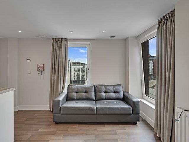 Beautiful 3 Bedroom, 3 Bathroom City Centre Apartment Near Hallam University