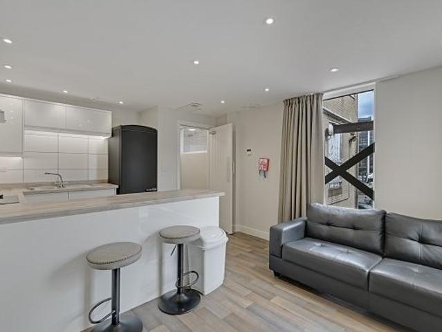 Beautiful 3 Bedroom, 3 Bathroom City Centre Apartment Near Hallam University