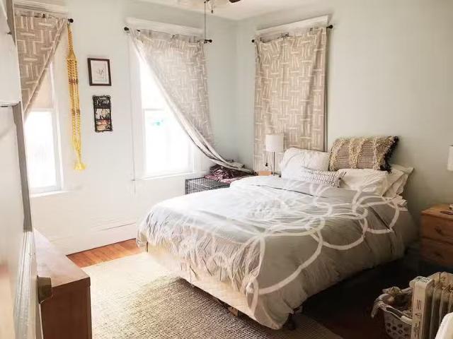 Beautiful 3 story duplex for RENT in Olde Towne East! 1552 Br.