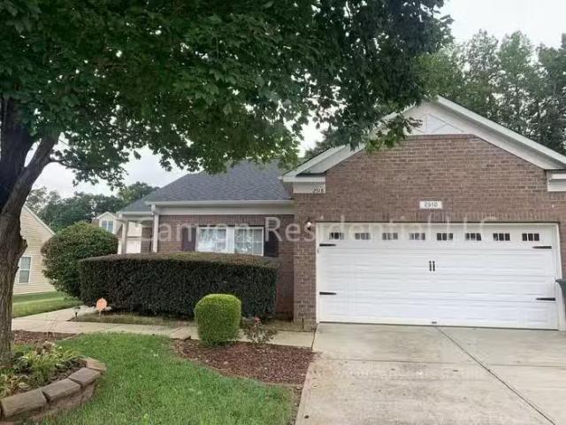 Beautiful 3b Room! Move in ready! 2518 Renard Rd