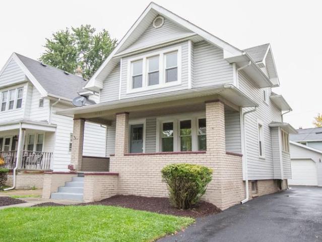 Beautiful 3BA/1BA Home! Updated Kitchen and Bath! Refinished H.