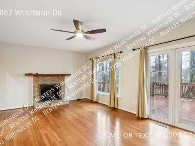 Beautiful 3Bd/3/5 colonial single family home in a quiet neigh.