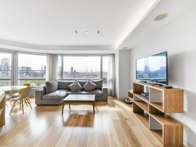 Beautiful 18th floor apartment with a balcony in the Canaletto Tower, EC1V