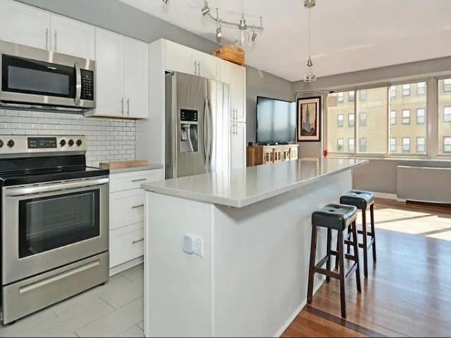 Beautiful 1 bdrm bath condo at Marine Towers East