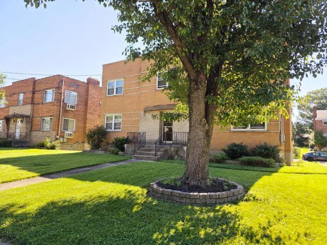 BEAUTIFUL 1 bdrm 1 bath 50+ SENIOR BUILDING W GARA