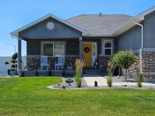 Beautiful 1 Bedroom Basement Apartment