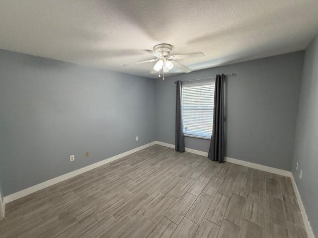 Beautiful 1 Bedroom Ground Floor Condo in Gated Si
