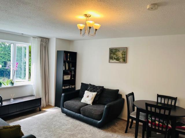 Beautiful 1 Bedroom Ground Floor Flat