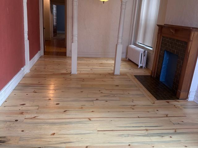 Beautiful 1 Bedroom in Vintage Building at Great Location!