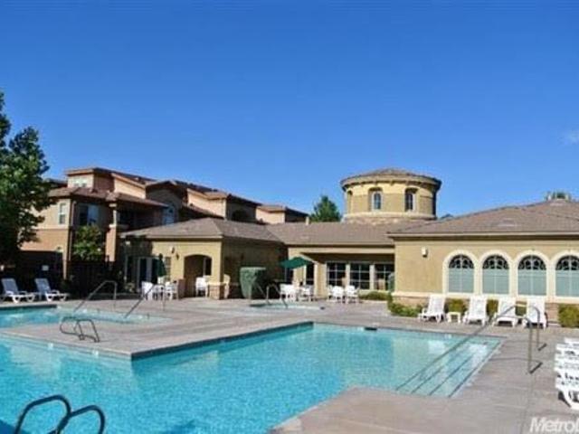 Beautiful 1 Bedroom + 1 Loft Condo in Gated Amara